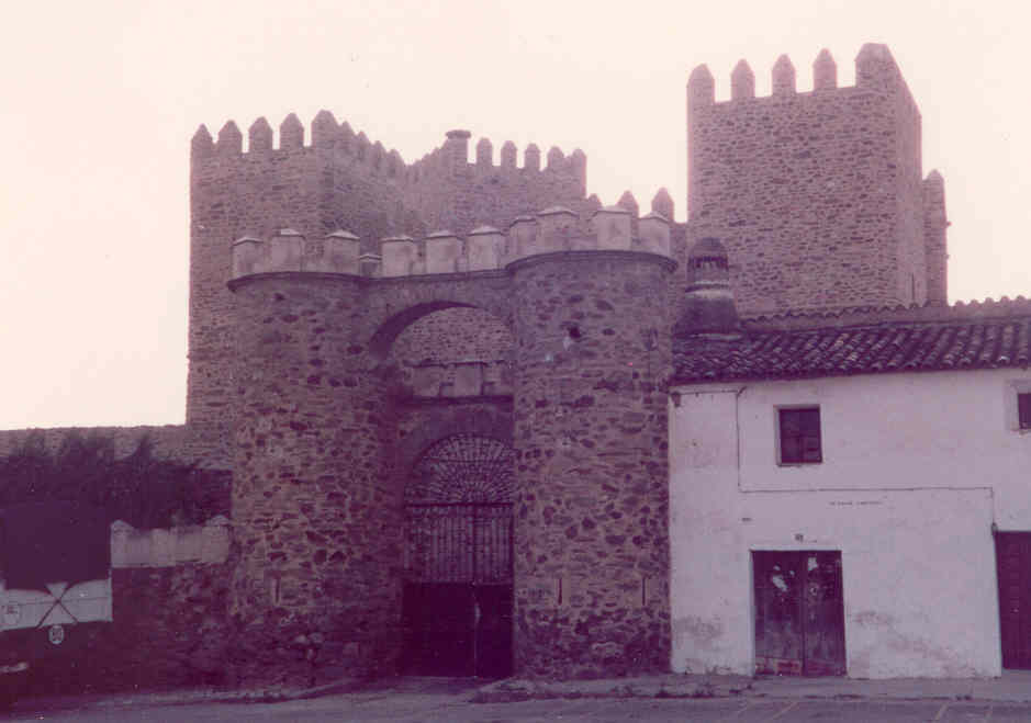 Monroy, Castillo de | Asociación española de amigos de los Castillos ...